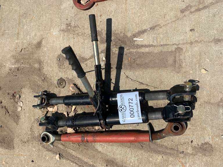 Adjustable 3PT Arms & Upper Link - Gavel Roads Online Auctions