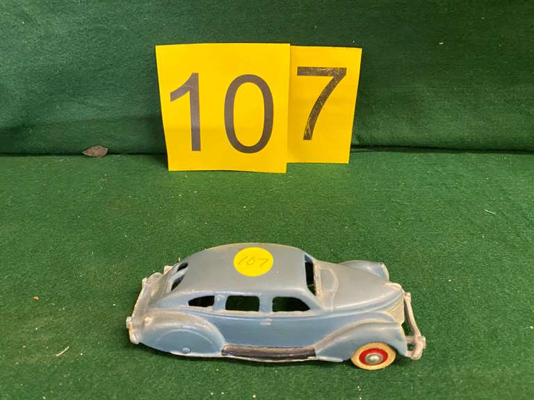 Hubley Cast Iron Car - 2332 - Gavel Roads Online Auctions