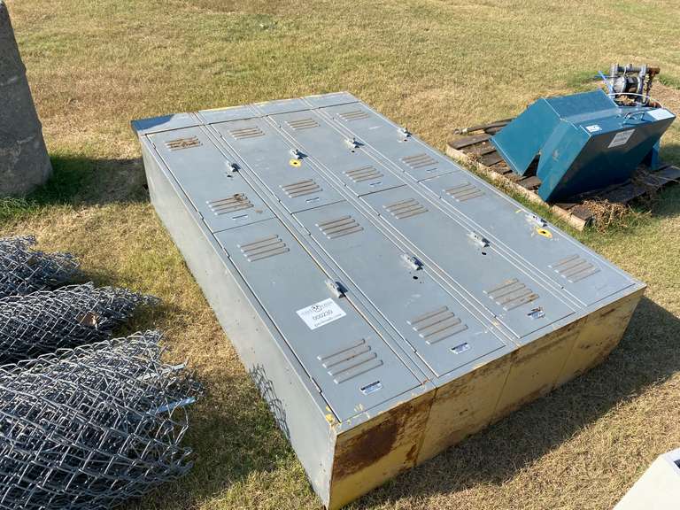 Wall Locker - Gavel Roads Online Auctions