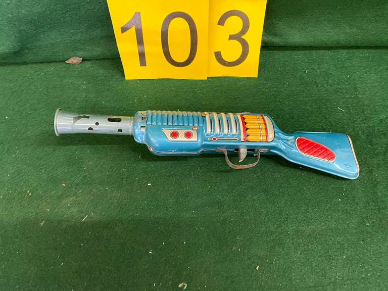 Real Action Sparkling Machine Wind-up Gun - Gavel Roads Online Auctions