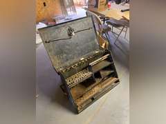 Wedge Style Truck Tool Box - Gavel Roads Online Auctions