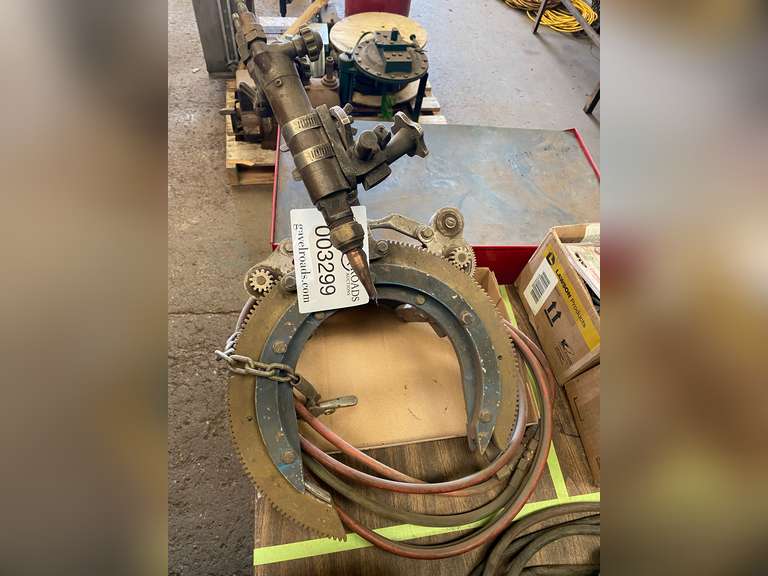 H&M Pipe Cutting & Beveling Torch Head System - Gavel Roads Online Auctions