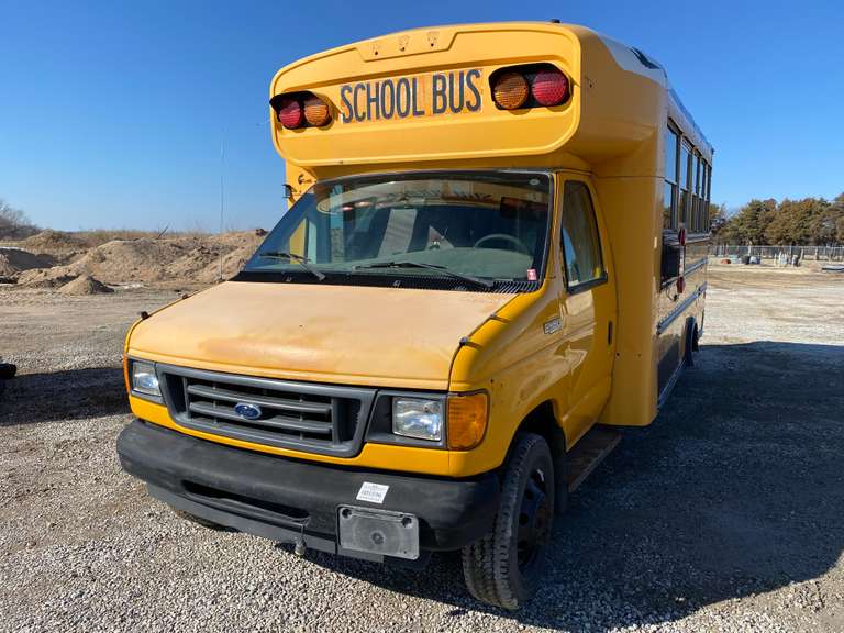 2003 Ford E-450 Bluebird 14 Passenger Bus (Unit #03-S2) - Gavel Roads ...