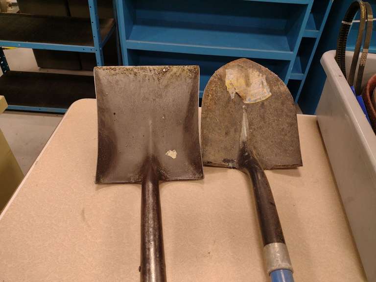 (2) Shovels - Gavel Roads Online Auctions