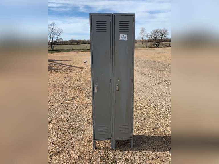 (2) Metal Lockers - Gavel Roads Online Auctions