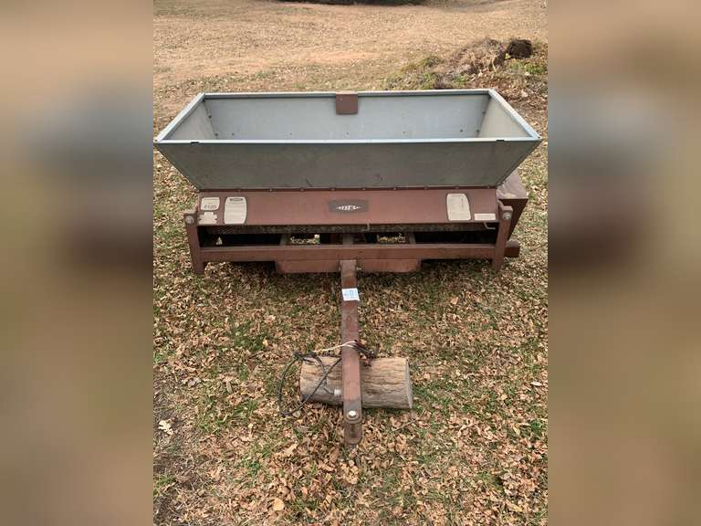 Turfco Mete-R-Matic III Top Dresser - Gavel Roads Online Auctions