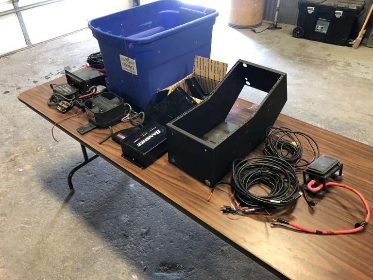 CODE 3 BANSHEE Siren Amplifier w/Center Console - Gavel Roads Online ...