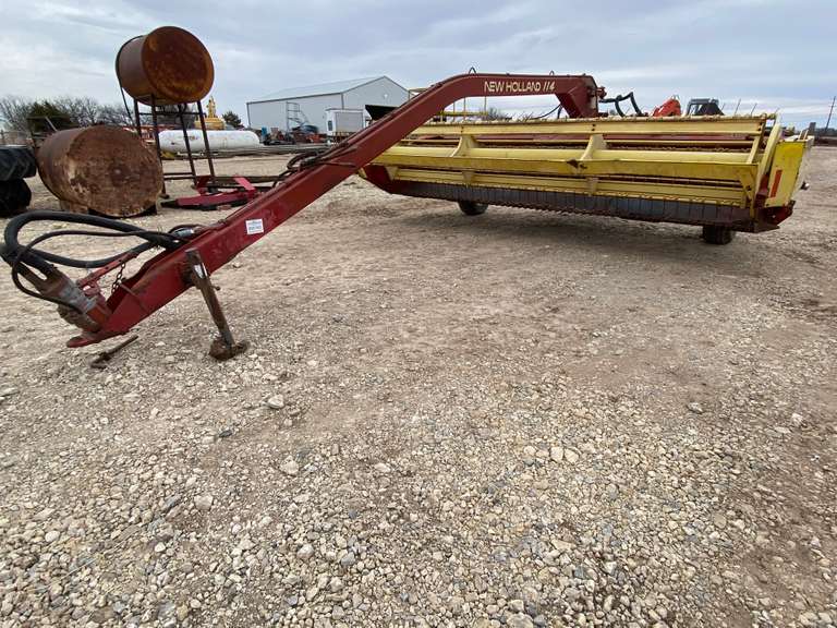 New Holland 114 Pull-Type Swather Attachment - Gavel Roads Online Auctions