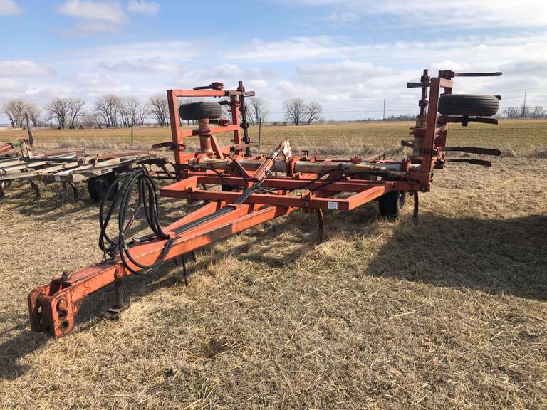April 15, 2021 Gary & Pam Allender Retirement Farm Machinery - Gavel ...