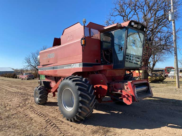 1987 Case IH 1680 Axial Flow Combine w/ 25' Header - Gavel Roads Online ...