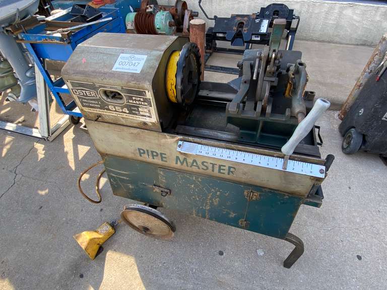 Oster 654 Pipe Threading Machine w/ Die Head, Cutter, & Reamer - Gavel ...
