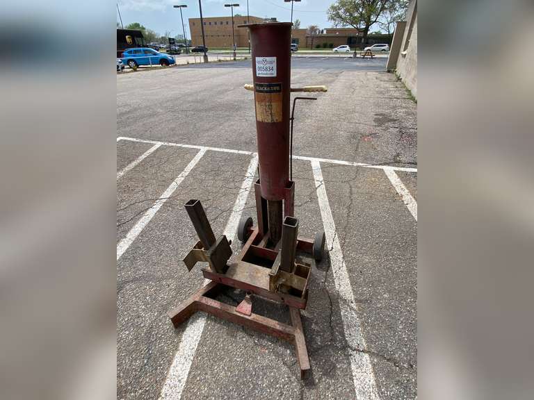 Blackhawk 2 1/2 Ton Portable Pneumatic Air Jack - Gavel Roads Online ...