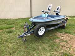 1989 16' Bomber Bass Boat w/ Trailer - Gavel Roads Online Auctions