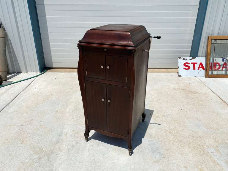 1919 Victor-Victrola Phonograph - Gavel Roads Online Auctions