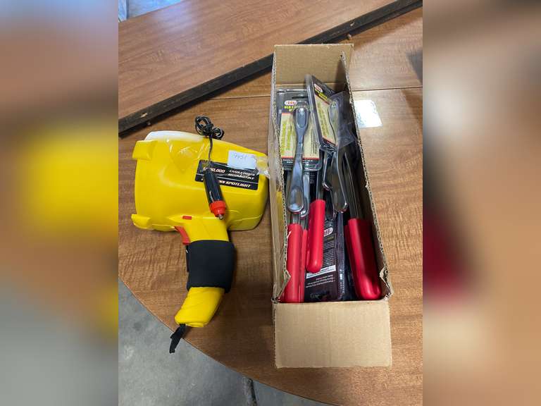 Quick Release Magnet Tools & Spotlight - Gavel Roads Online Auctions