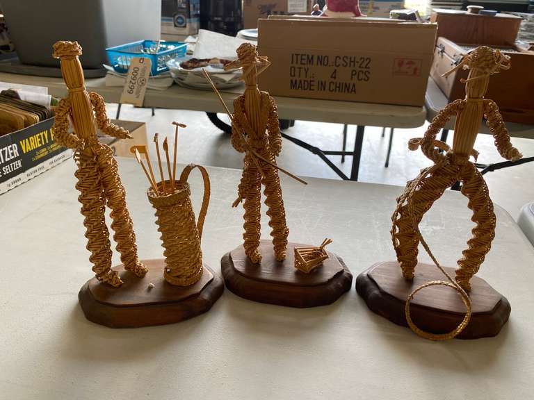 Straw Figures - Gavel Roads Online Auctions