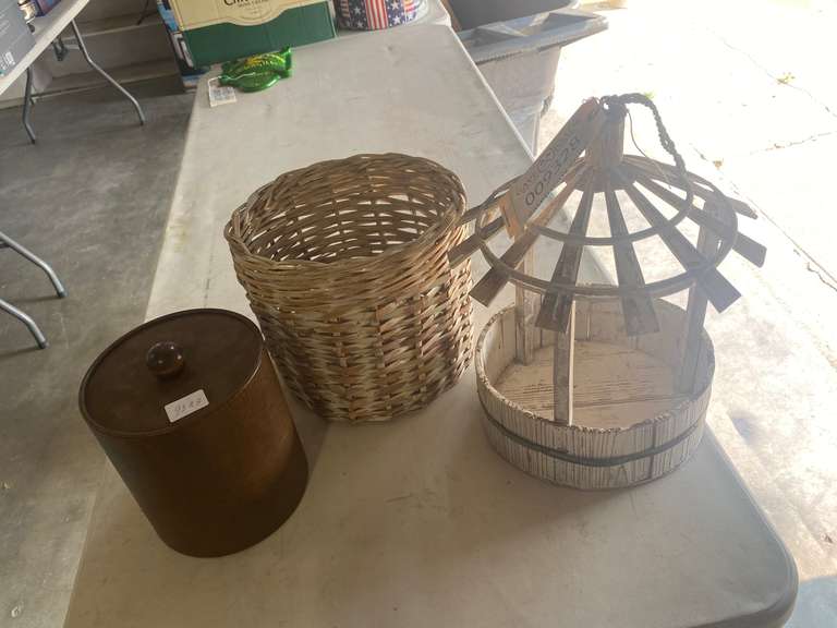 Farmhouse Decor & Ice Bucket - Gavel Roads Online Auctions