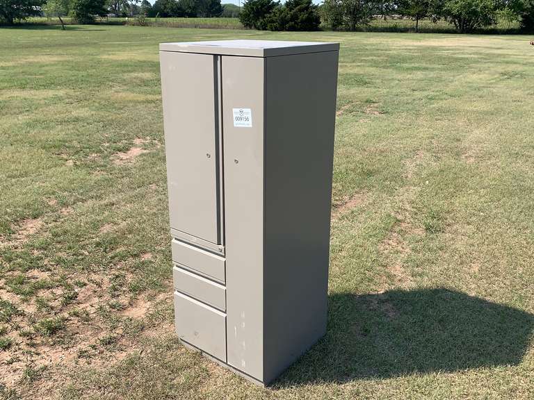 Metal Locker Storage Tower w/Drawers - Gavel Roads Online Auctions
