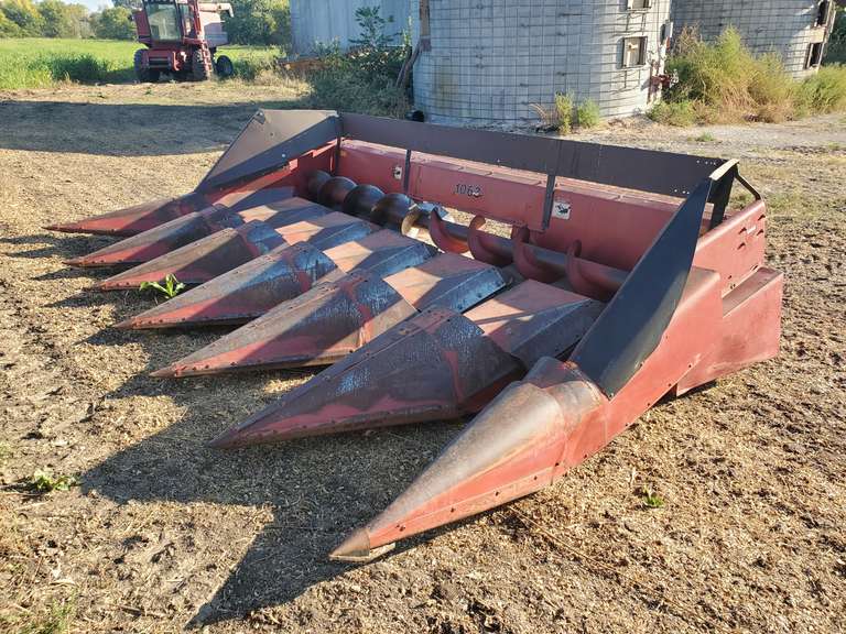 Case 1063 6 Row Corn Head - Gavel Roads Online Auctions