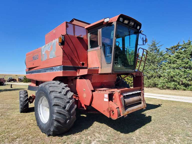 Case IH 1680 Axial Flow Combine - Gavel Roads Online Auctions