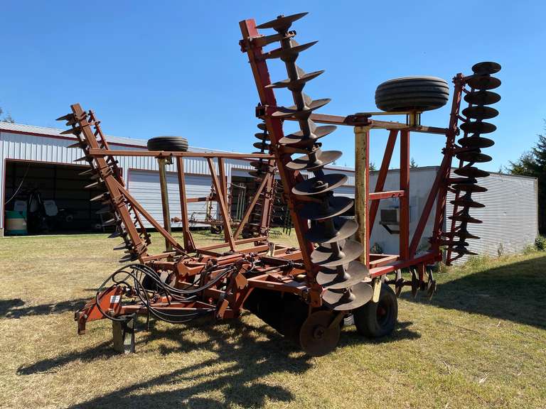 Krause 960A Disc Harrow - Gavel Roads Online Auctions