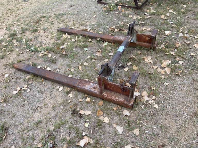 3PT Round Bale Fork - Gavel Roads Online Auctions