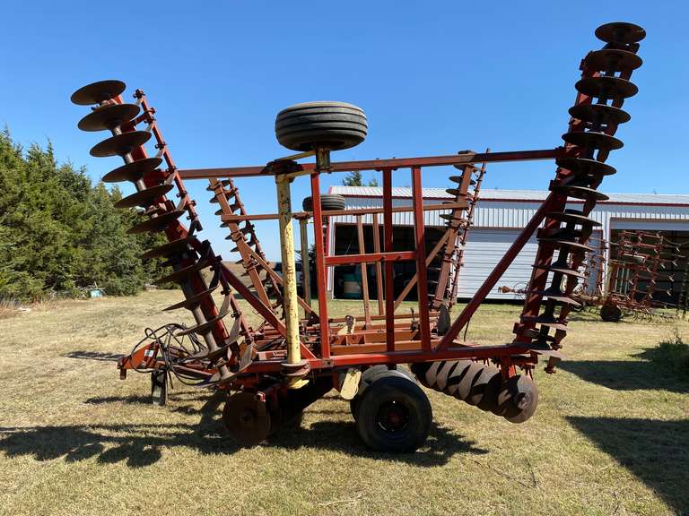 Krause 960A Disc Harrow - Gavel Roads Online Auctions