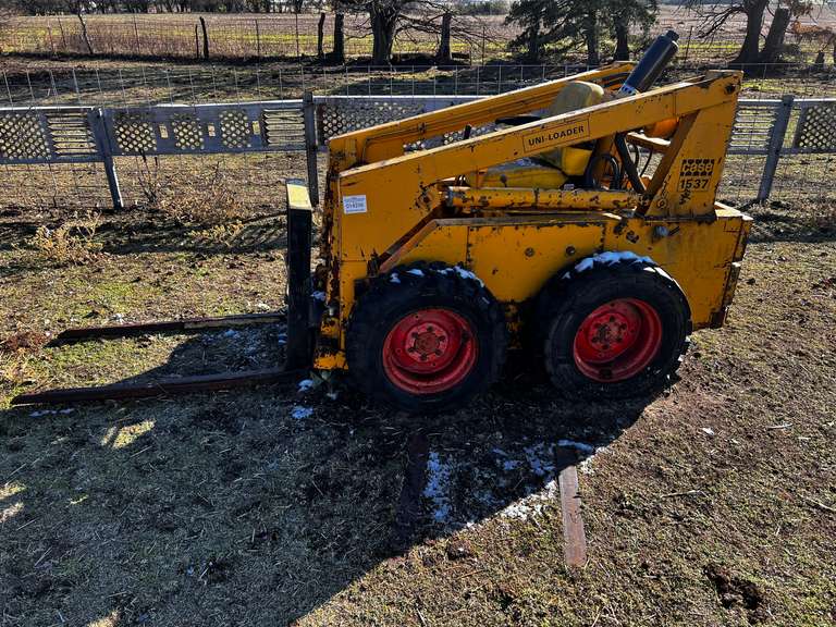 CASE 1537 Uni-Loader w/Fork & Bucket - Gavel Roads Online Auctions