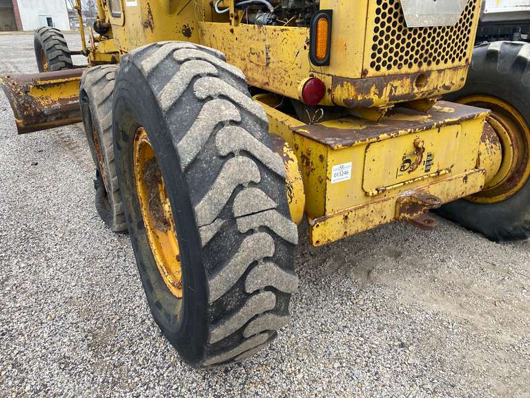 1962 Caterpillar 112F Motor Grader - Gavel Roads Online Auctions
