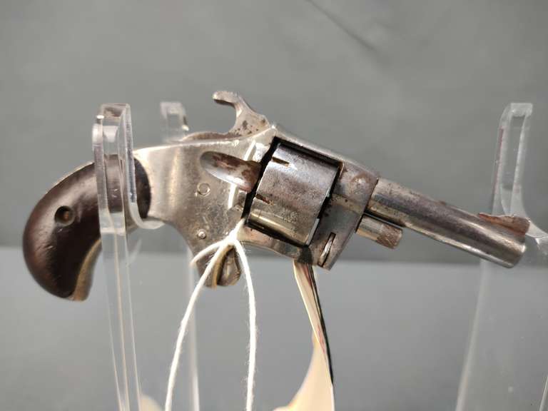 Little Giant .22 7 Shot Revolver - Gavel Roads Online Auctions