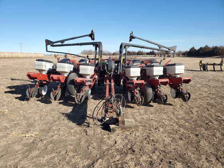White 6200 12 Row Planter - Gavel Roads Online Auctions