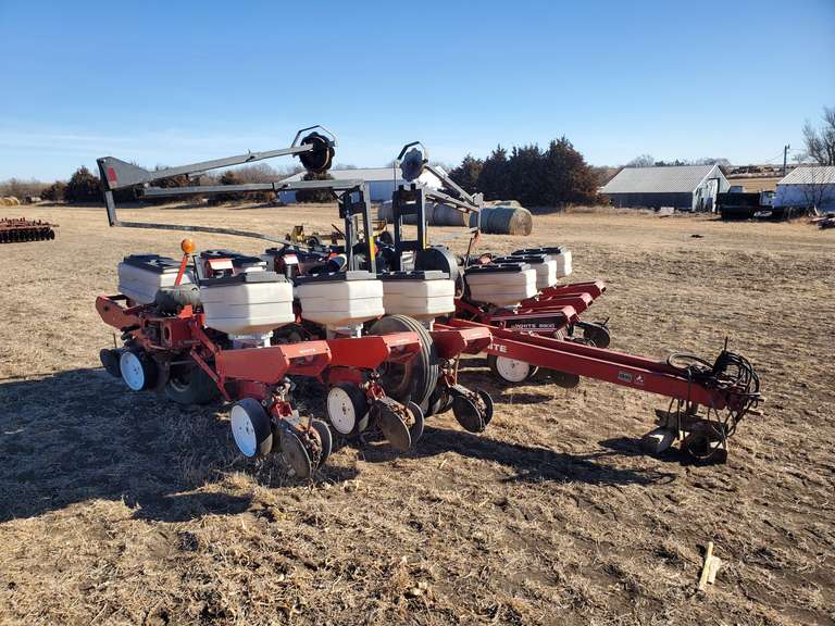 White 6200 12 Row Planter - Gavel Roads Online Auctions