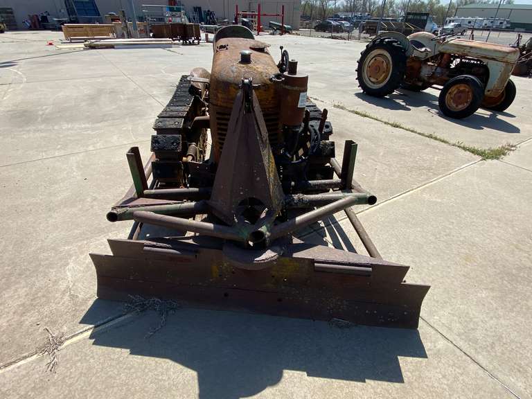 Antique Oliver Bulldozer Tractor - Gavel Roads Online Auctions