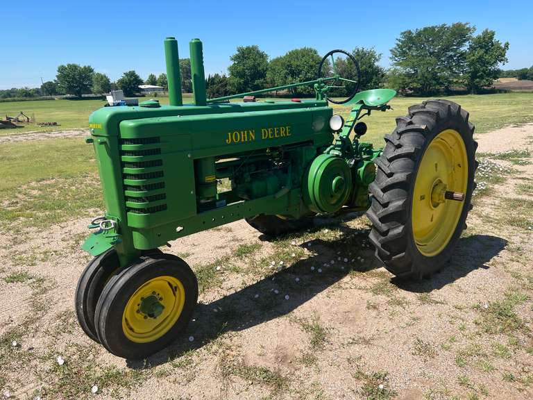 1941 John Deere Model B Tractor - Gavel Roads Online Auctions