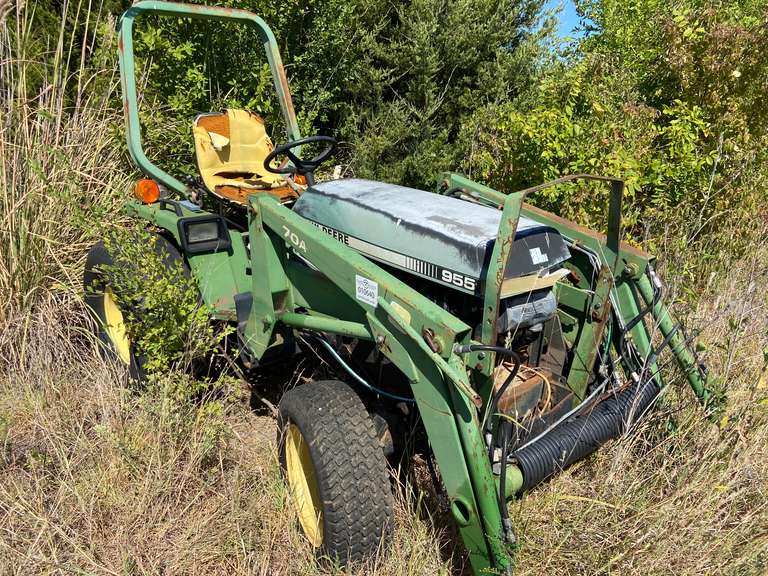 John Deere 955 Tractor w/70A Loader - Gavel Roads Online Auctions