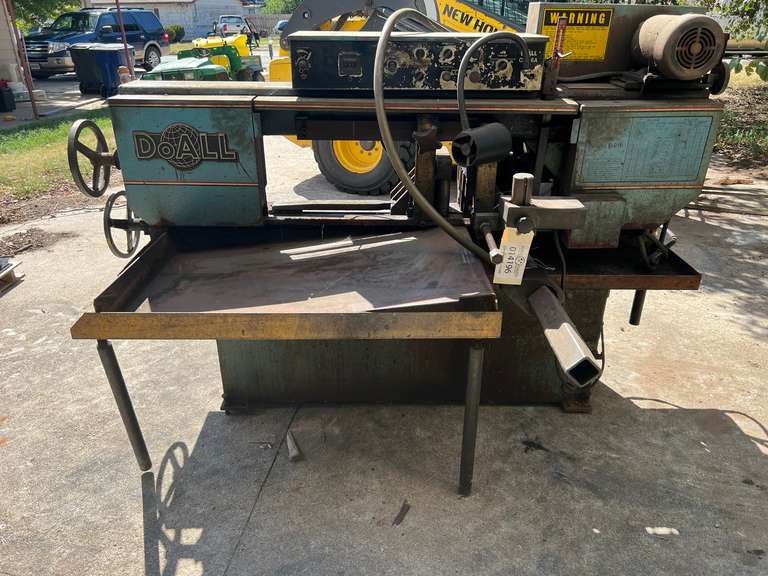 DoALL Model C-916A Band Saw - Gavel Roads Online Auctions