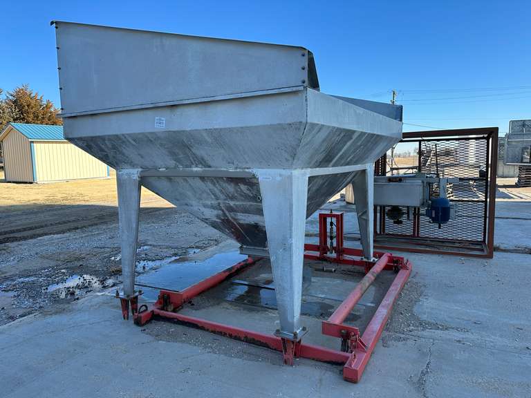 R&R Stainless Steel 8 Ton Hopper - Gavel Roads Online Auctions