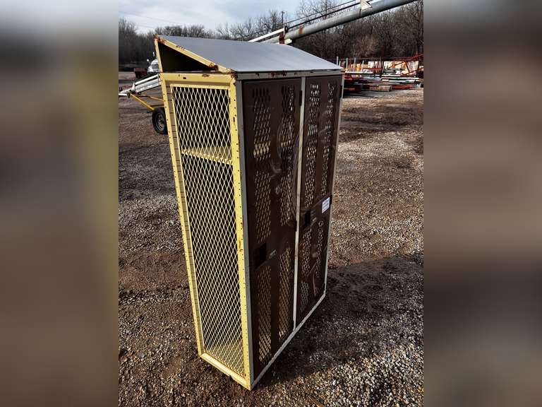 Metal Storage Lockers - Gavel Roads Online Auctions