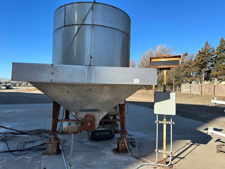 R&R 8 Ton Fertilizer Blender w/Motor & Gear Box - Gavel Roads Online ...