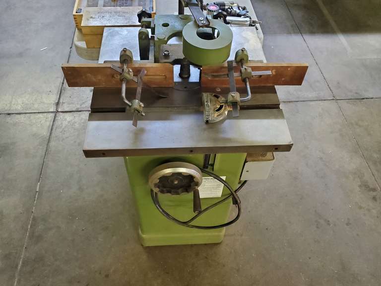 Central Machinery 3/4" Wood Shaper w/Stand - Gavel Roads Online Auctions