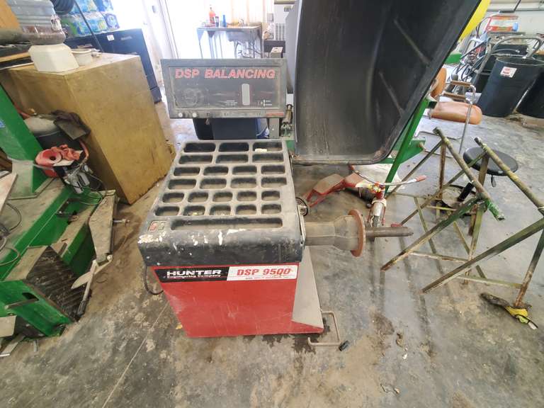 Hunter DSP 9500 Wheel Balancer - Gavel Roads Online Auctions