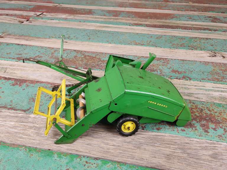John Deere Pull Behind Combine - Gavel Roads Online Auctions
