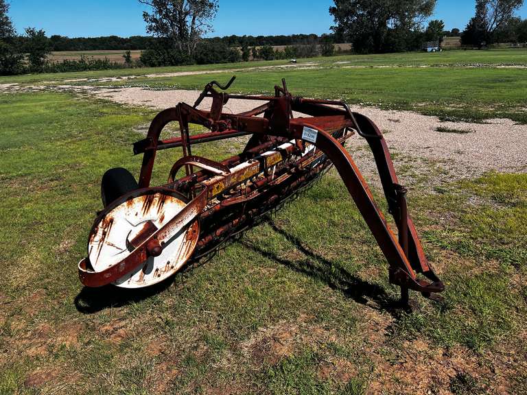 Windrow Rake - Gavel Roads Online Auctions