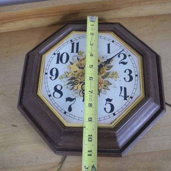 Vintage Spartus Electric Wall Clock - GC5 Auctions