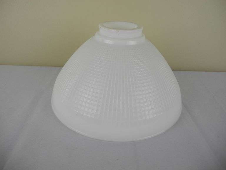 Vintage Milk Glass Lamp Diffuser / Shade - GC5 Auctions