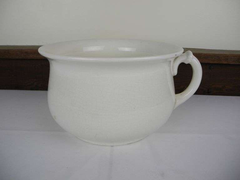 Vintage DE McNicol Chamber Pot with Handle - GC5 Auctions