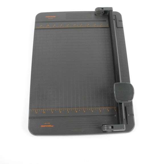 Fiskars Paper Cutter - GC5 Auctions