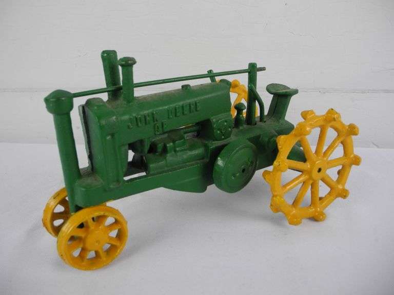 Cast Iron John Deere Tractor - GC5 Auctions