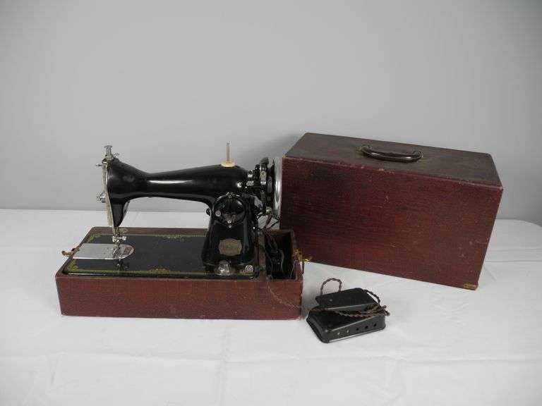 Vintage "Deluxe" Electric Sewing Machine - Japan - GC5 Auctions