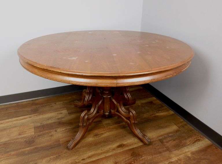 Antique Round Dining Room Table - GC5 Auctions